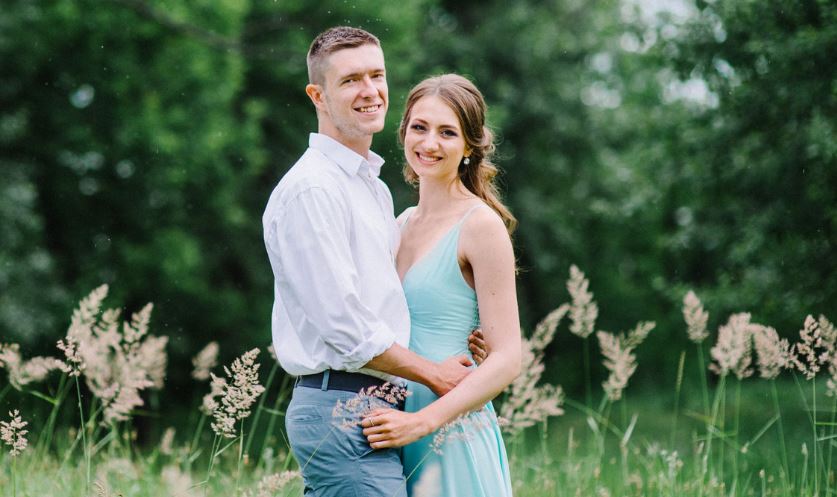 What is PDA in Relationship? | Balancing Intimacy - Couples Blog