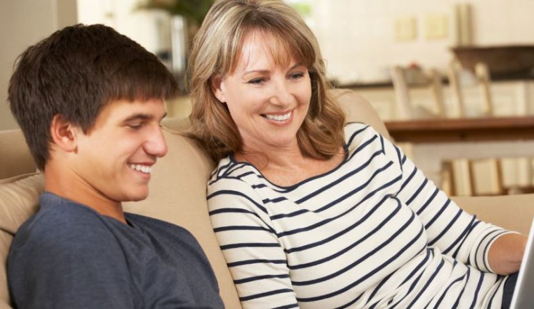 What is a Cougar Woman? | How to Know if a Woman is a Cougar? - Couples ...